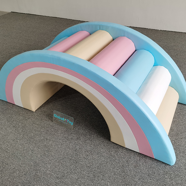 Pastell Soft Play Set mit Regenbogenbogenkletterer, stapelbaren Würfeln ...
